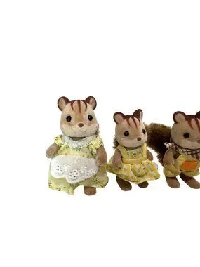 Epoch | Toys | Calico Critters Hazelnut Chipmunk Family Posable Figures ...